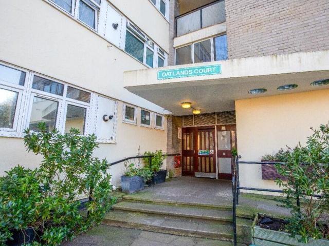 Apartment at Wimbledon Park Side, Greater London