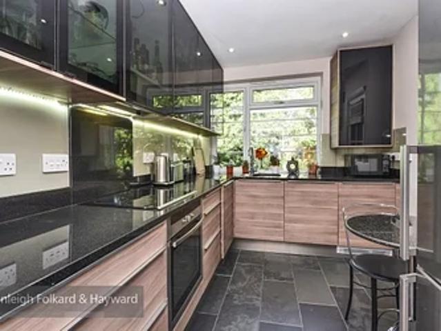 Apartment at Winchmore Hill Road, Greater London