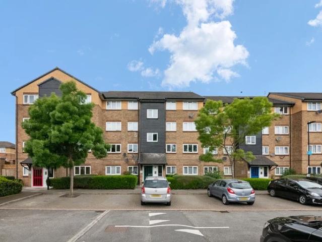 Apartment at Windmill Avenue, Greater London