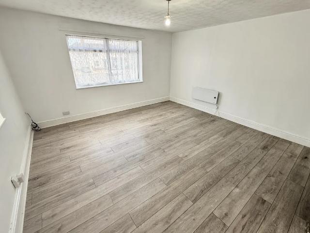 Apartment at Windmill Avenue, Kettering