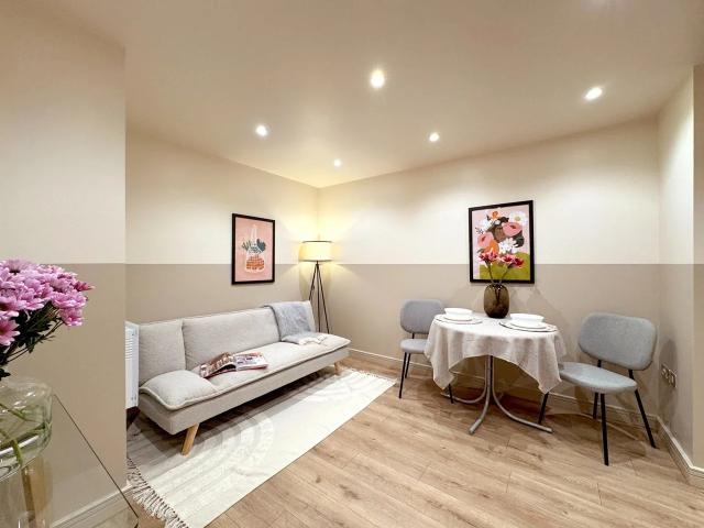 Apartment at Windmill Lane, Greater London