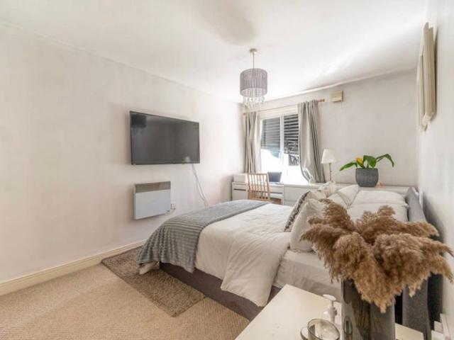 Apartment at Windmill Lane, Greater London