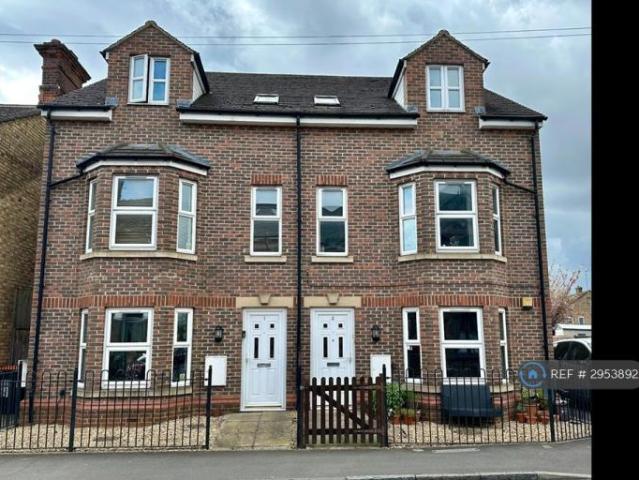 Apartment at Windmill Path, Leighton Buzzard