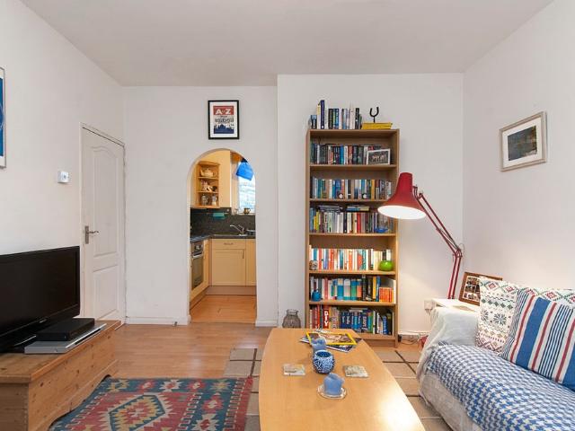 Apartment at Windlesham Grove, Greater London