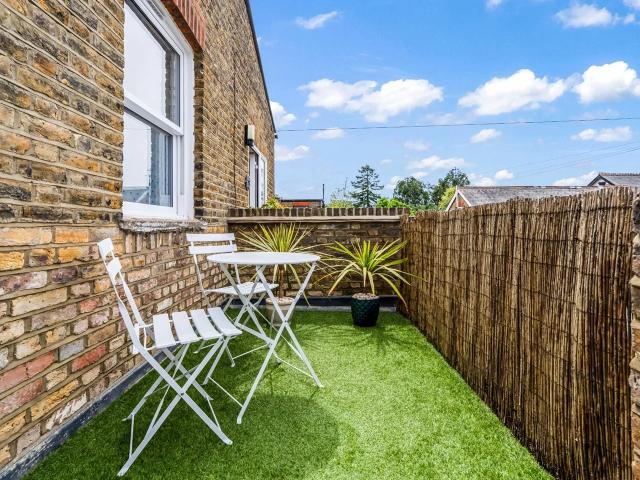 Apartment at Windlesham Mews, Greater London