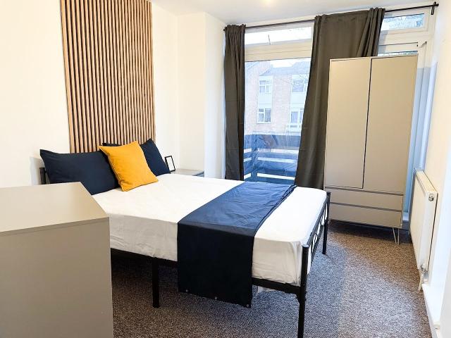 Apartment at Windsor Crescent, Greater London