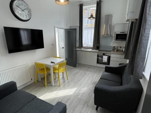 Apartment at Winston Avenue, Plymouth