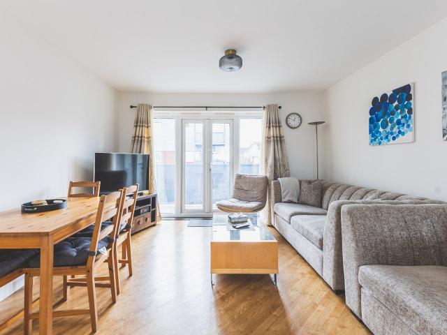 Apartment at Wraysbury Drive, Greater London