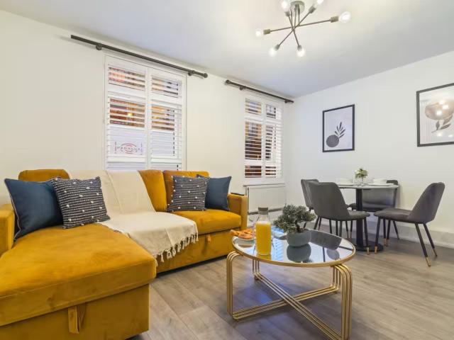 Apartment at Wyfold Road, Greater London