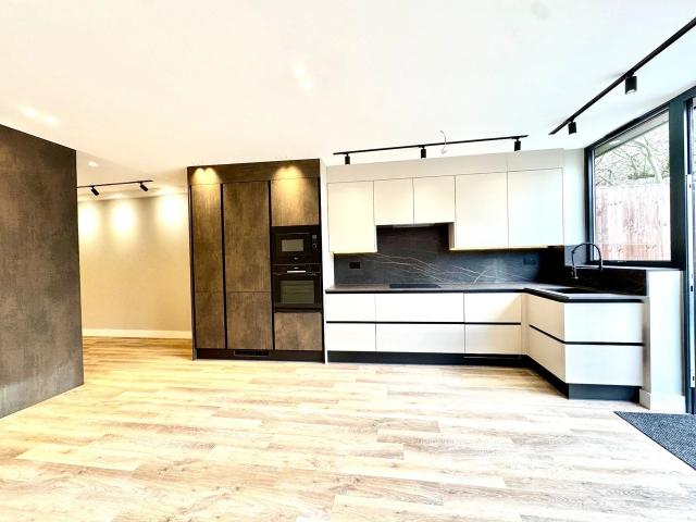 Apartment at Totteridge Lane, Greater London