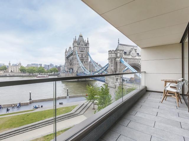 Apartment at Tower Bridge Approach, Greater London