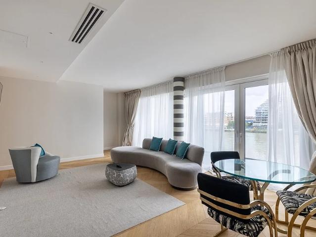 Apartment at Townmead Road, Greater London