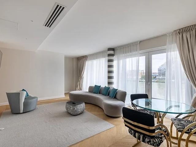 Apartment at Townmead Road, Greater London