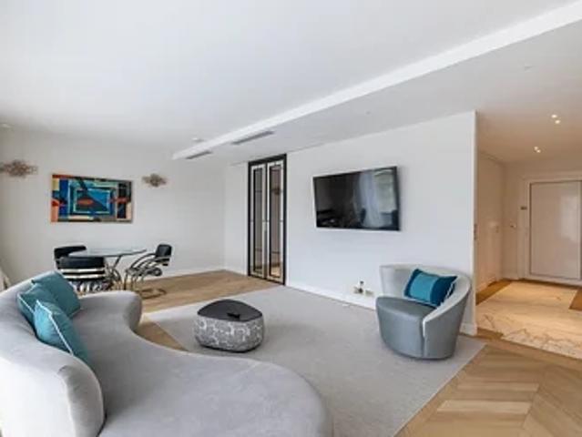 Apartment at Townmead Road, Greater London