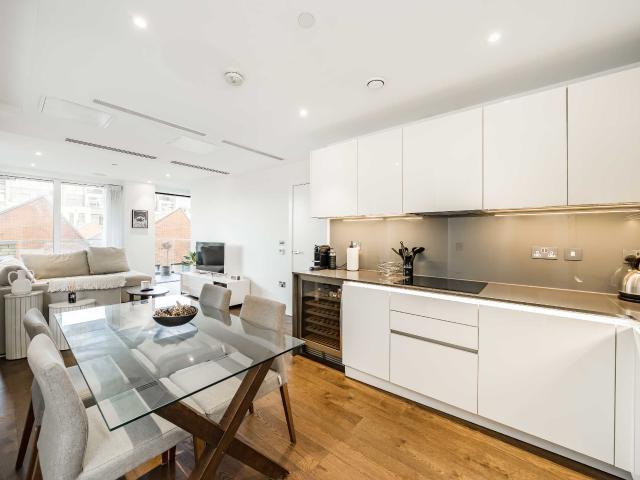 Apartment at Townmead Road, Greater London