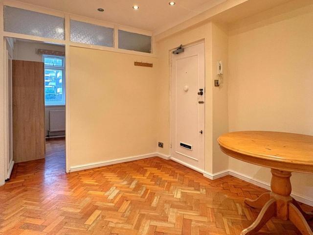 Apartment at Townshend Road, City of Westminster