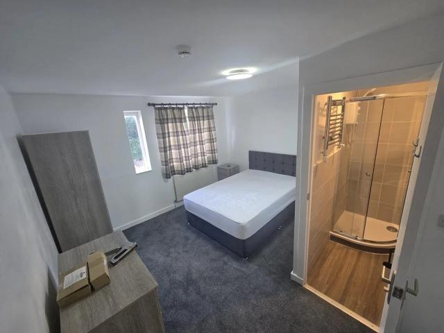 Room at Tolcarne Avenue, Milton Keynes