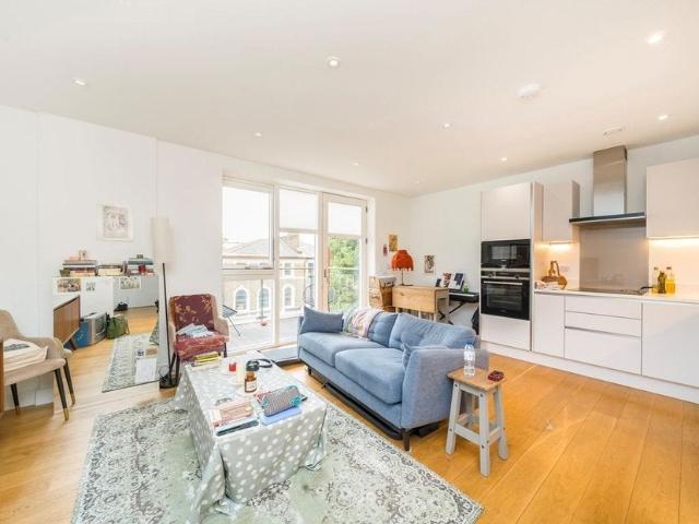 Apartment at Tollgate Gardens, City of Westminster