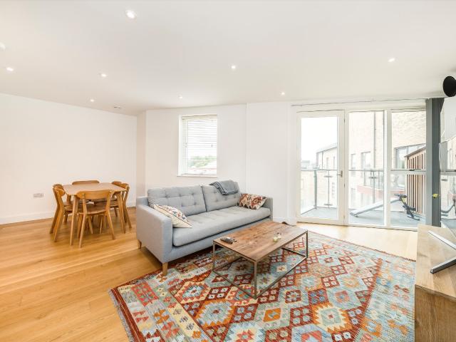 Apartment at Tollgate Gardens, City of Westminster