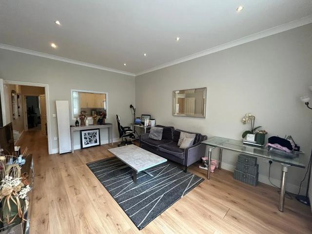 Apartment at Tolpits Lane, Three Rivers