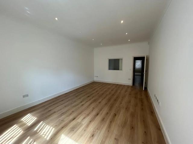 Apartment at Tolpits Lane, Three Rivers