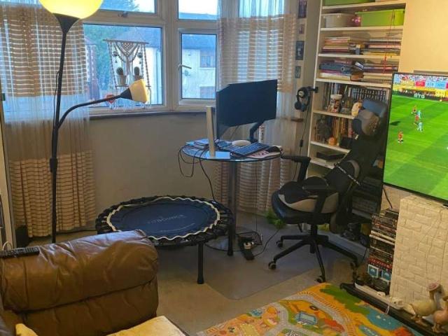 Apartment at Tomswood Hill, Greater London