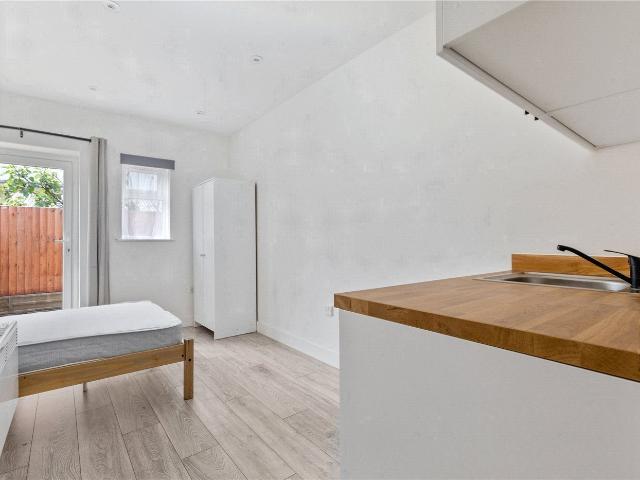 Apartment at Tooting Bec Road, Greater London