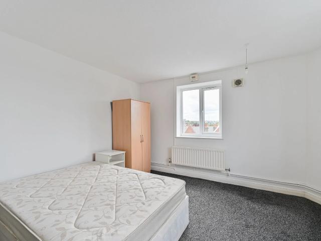 Apartment at Tooting High Street, Greater London