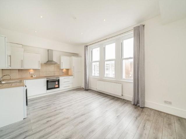 Apartment at Tooting High Street, Greater London