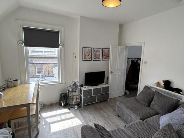 Apartment at Tooting High Street, Greater London