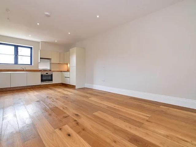Apartment at Tooting High Street, Greater London