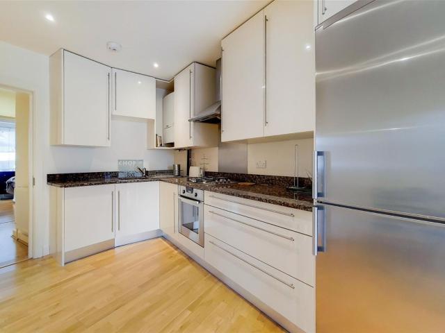 Apartment at Torrington Park, Greater London