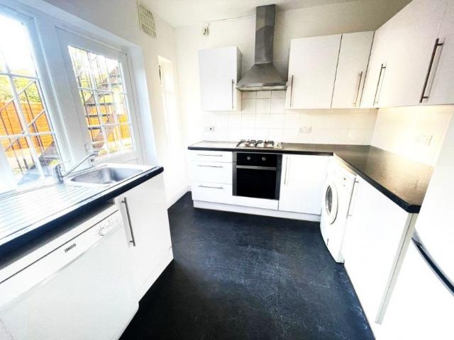 Apartment at Torrington Park, Greater London