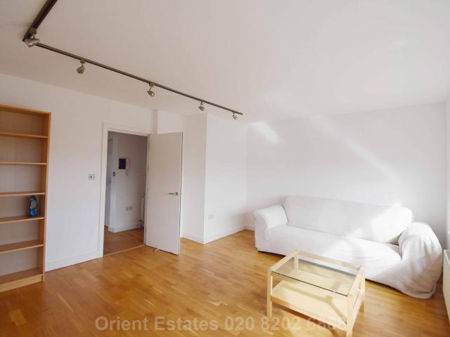 Apartment at Torrington Park, Greater London