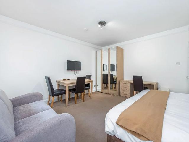 Apartment at Tavistock Square, Greater London