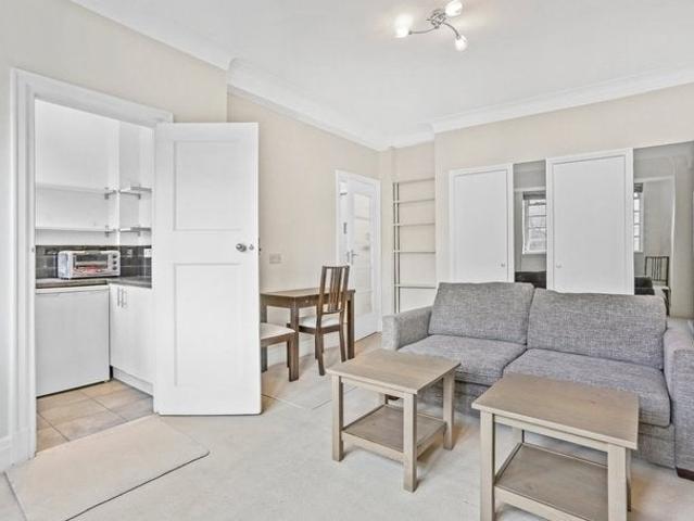 Apartment at Tavistock Square, London