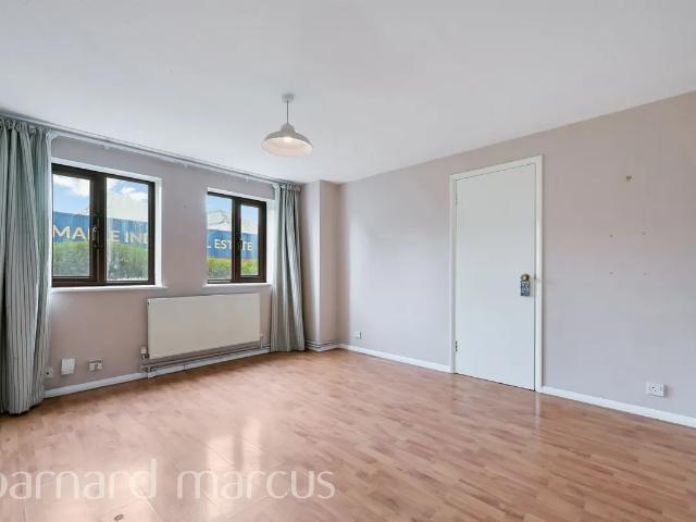 Apartment at Tawny Close, Greater London