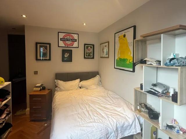 Room at Tabard Street, Greater London
