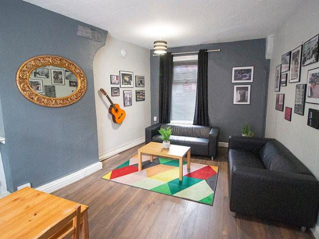 Room at Talbot Street, Nottingham
