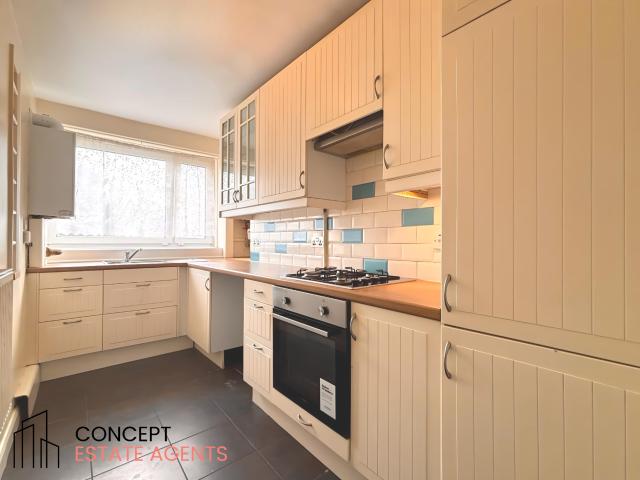 Apartment at Tangley Grove, Greater London