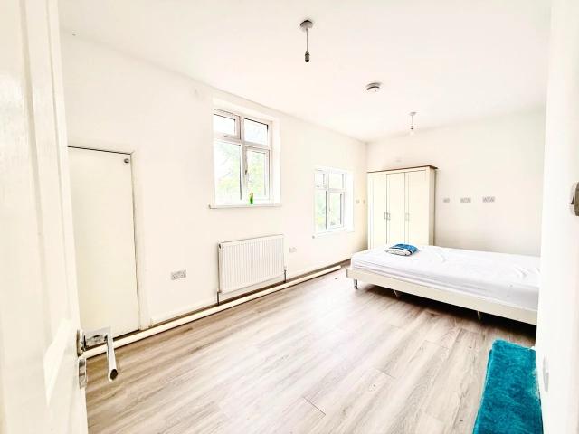 Apartment at Tanfield Avenue, Greater London