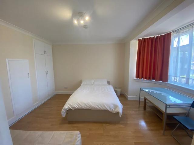 Apartment at Tanfield Avenue, Greater London