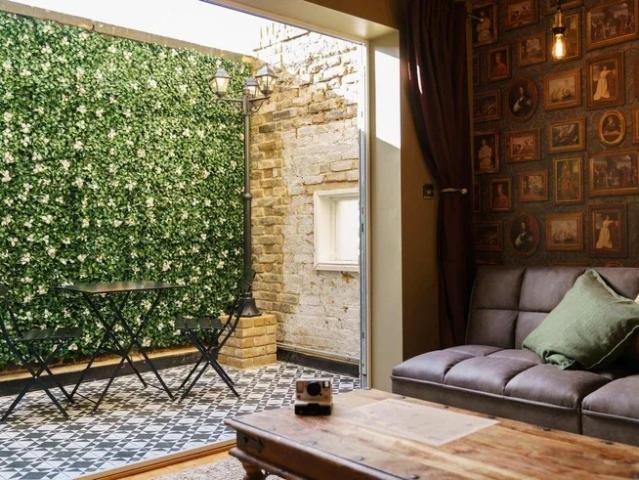 Apartment at Tanner Street, Greater London