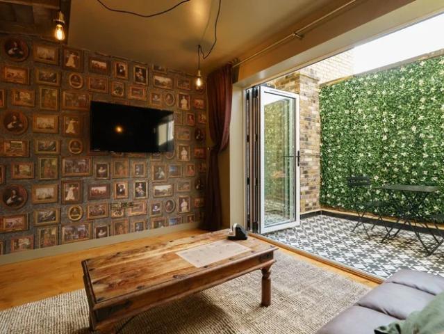 Apartment at Tanner Street, Greater London