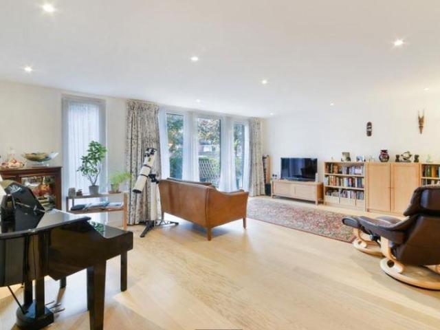 Apartment at Tanner Street, Greater London