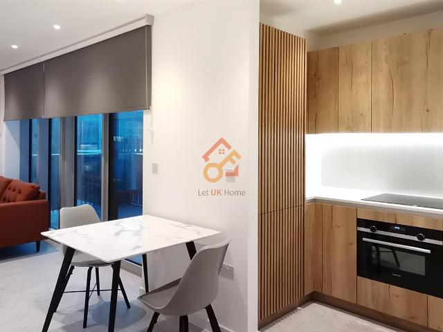 Apartment at Tapestry Way, Greater London