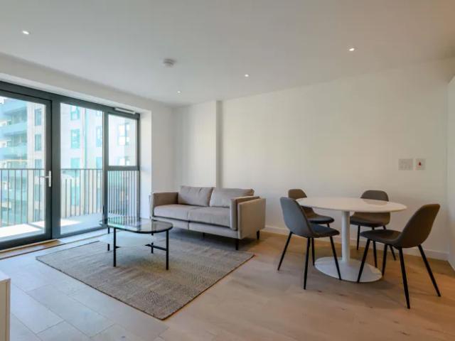 Apartment at Tewkesbury Road, Greater London