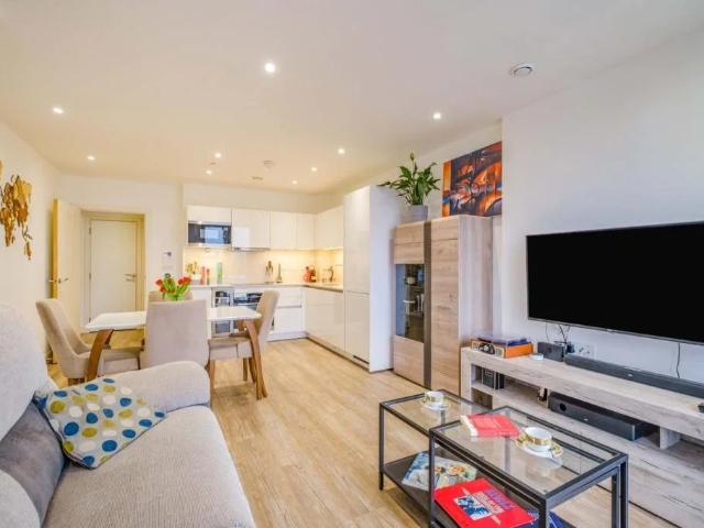 Apartment at Telegraph Avenue, Greater London