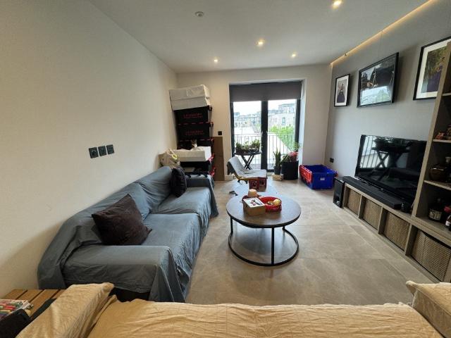 Apartment at Telegraph Avenue, Greater London