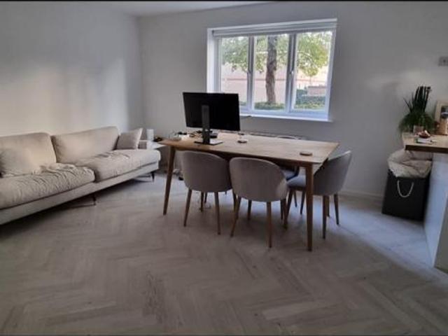 Apartment at Telegraph Place, Greater London